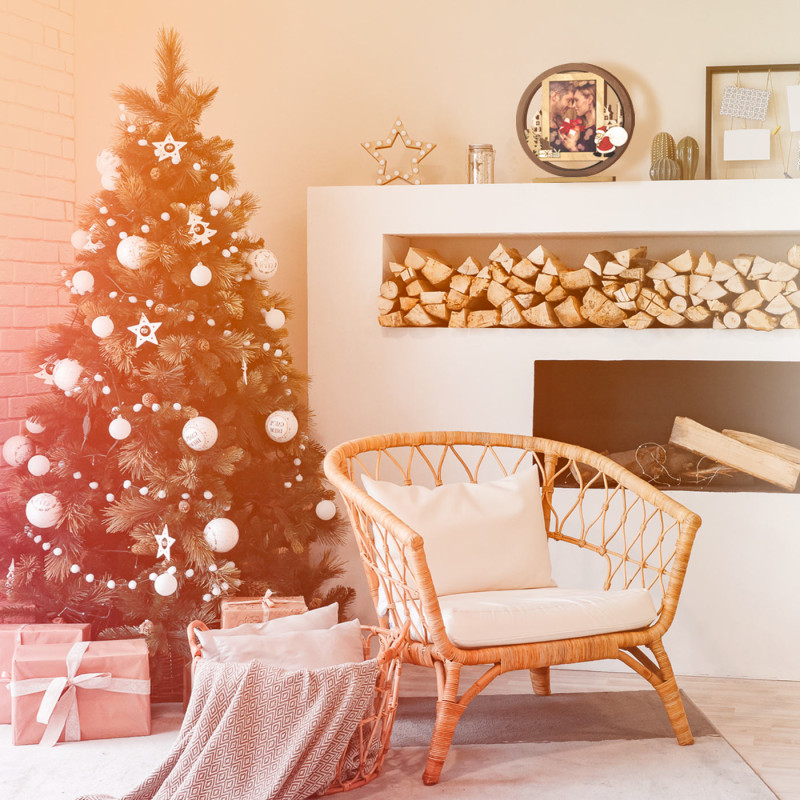 Rama foto din lemn , cu decor perforat si in relief, tematica de iarna ...